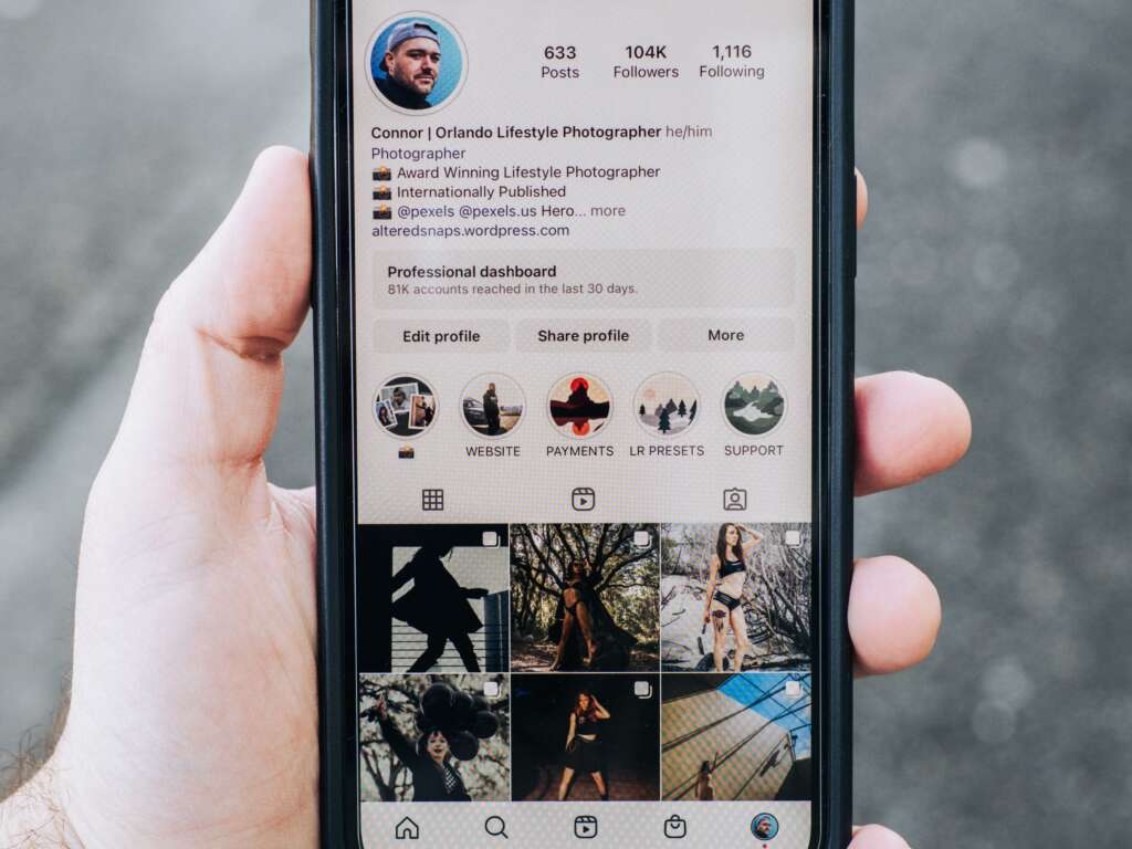 Step-by-step guide to hosting a Facebook Live session - 🚀 RiseKarma