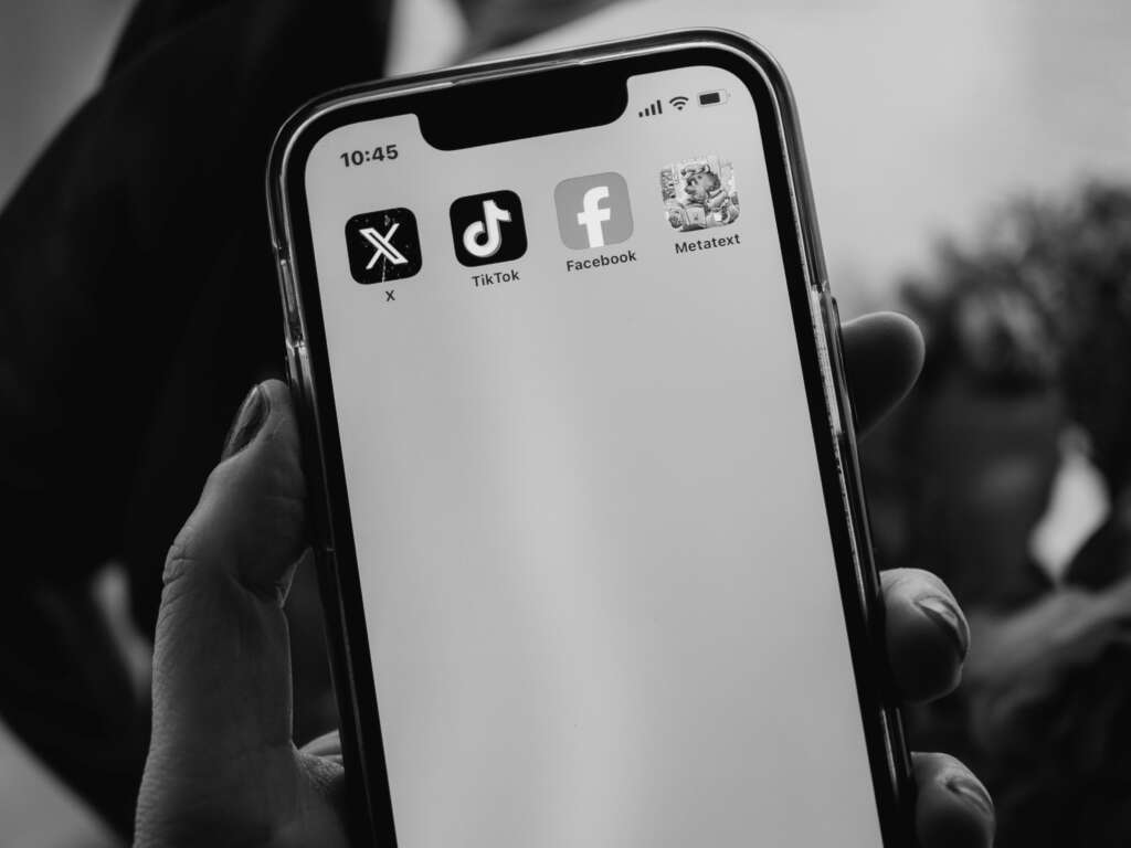 Top 10 Secrets to Going Viral on TikTok in 2024 - 🚀 RiseKarma