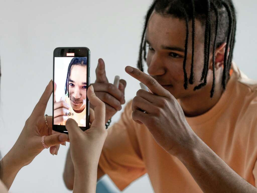 Top 5 Tricks to Make Viral TikTok Challenges - 🚀 RiseKarma