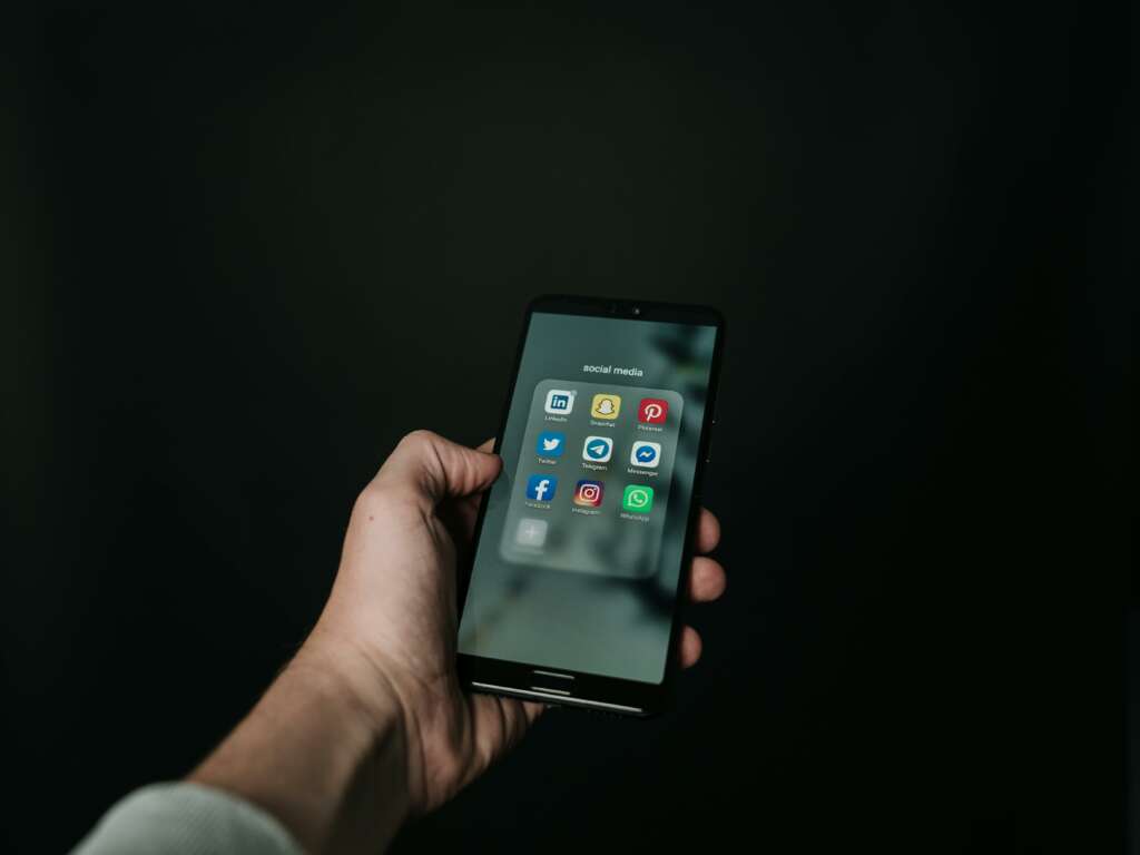 Top 7 Instagram Aesthetic Themes for a Cohesive Feed in 2024 - 🚀 RiseKarma