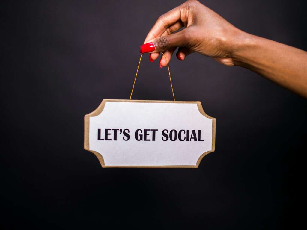 Top 7 Ways to Turn Facebook Followers into Customers - 🚀 RiseKarma