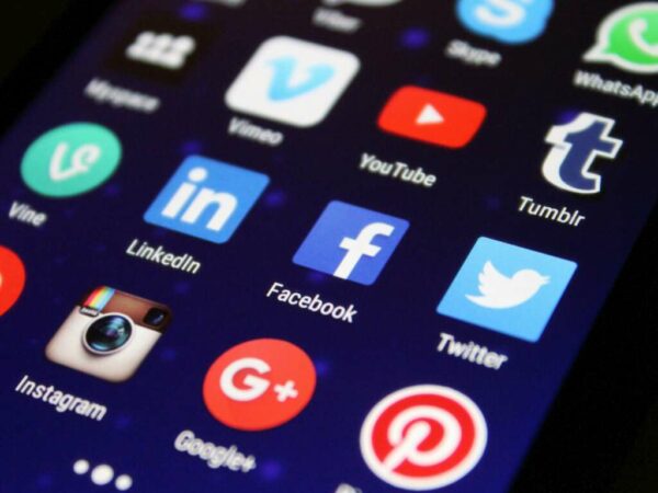 Top apps for creating Instagram aesthetic feeds - 🚀 RiseKarma
