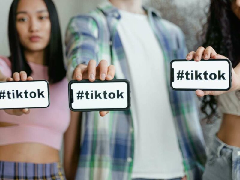 Best methods for writing viral TikTok captions - 🚀 RiseKarma